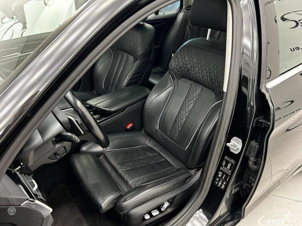 Black BMW 540 2018 in Vilnius, with an engine capacity of 3.00 L and mileage of 309 thousand km for 19100 €, photo 6 on AUTOMOTO.COM.LV
