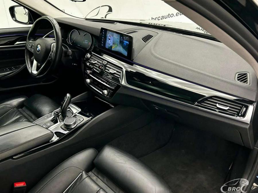 Black BMW 540 2018 in Vilnius, with an engine capacity of 3.00 L and mileage of 309 thousand km for 19100 €, photo 10 on AUTOMOTO.COM.LV