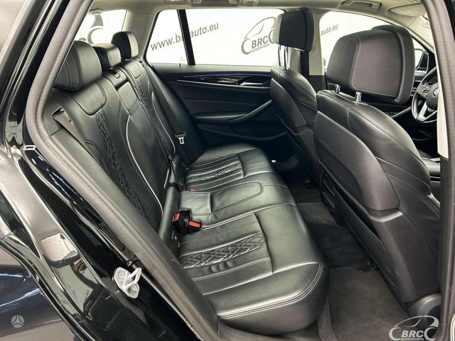 Black BMW 540 2018 in Vilnius, with an engine capacity of 3.00 L and mileage of 309 thousand km for 19100 €, photo 11 on AUTOMOTO.COM.LV