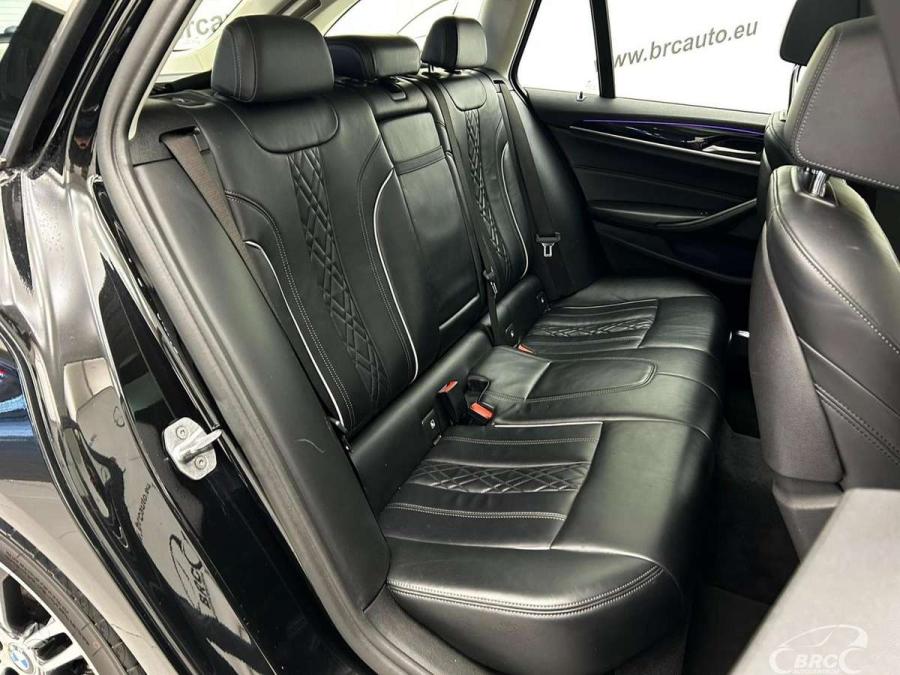 Black BMW 540 2018 in Vilnius, with an engine capacity of 3.00 L and mileage of 309 thousand km for 19100 €, photo 12 on AUTOMOTO.COM.LV