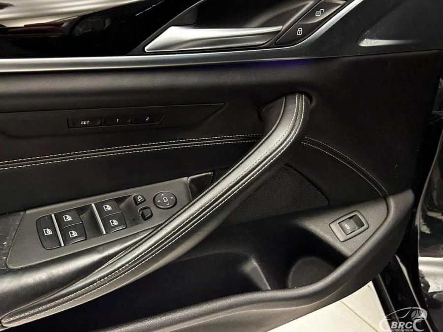 Black BMW 540 2018 in Vilnius, with an engine capacity of 3.00 L and mileage of 309 thousand km for 19100 €, photo 14 on AUTOMOTO.COM.LV