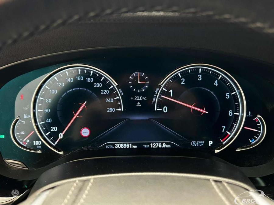 Black BMW 540 2018 in Vilnius, with an engine capacity of 3.00 L and mileage of 309 thousand km for 19100 €, photo 18 on AUTOMOTO.COM.LV