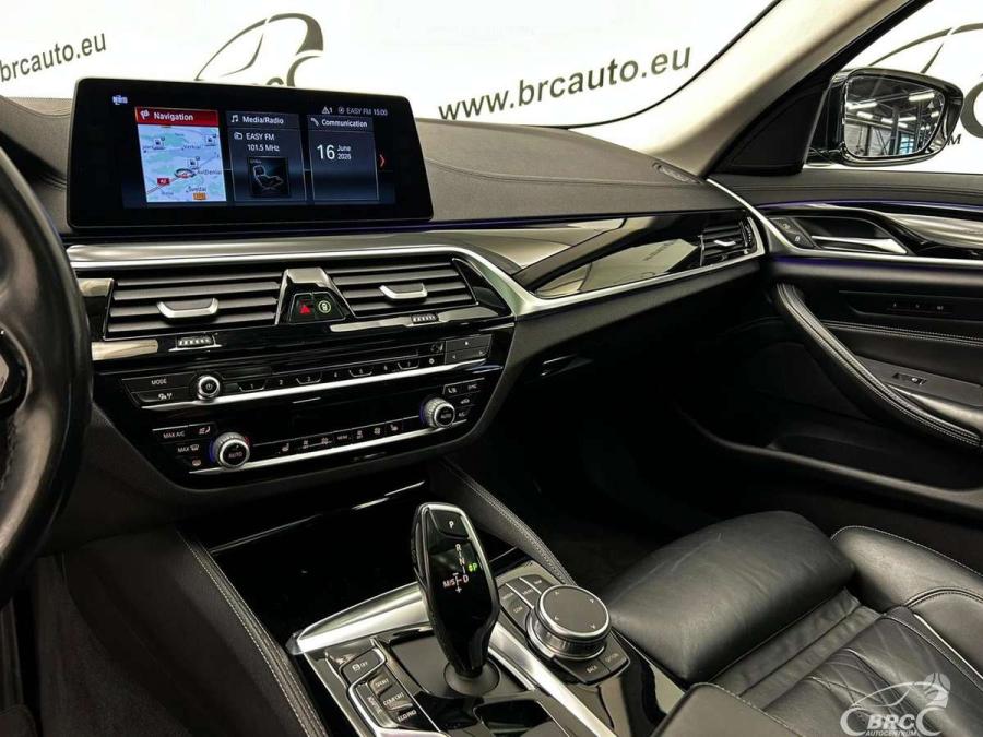 Black BMW 540 2018 in Vilnius, with an engine capacity of 3.00 L and mileage of 309 thousand km for 19100 €, photo 21 on AUTOMOTO.COM.LV