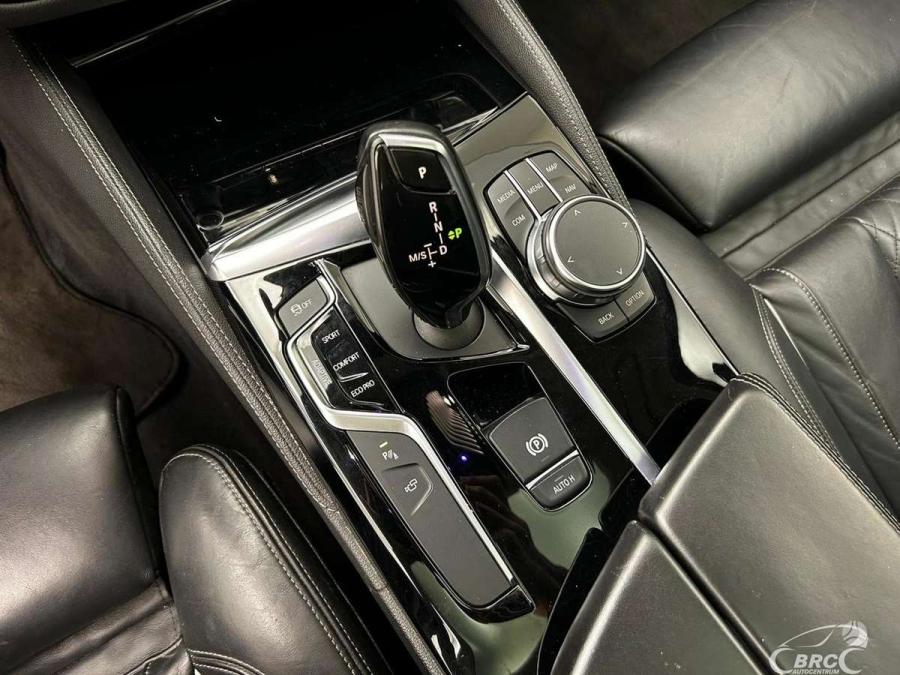 Black BMW 540 2018 in Vilnius, with an engine capacity of 3.00 L and mileage of 309 thousand km for 19100 €, photo 24 on AUTOMOTO.COM.LV