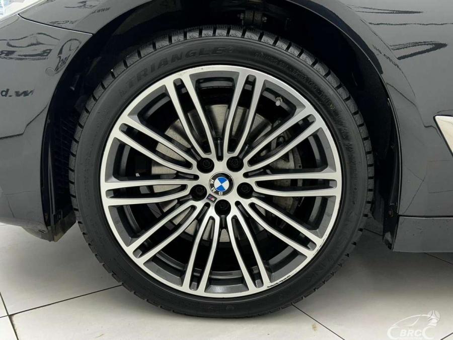 Black BMW 540 2018 in Vilnius, with an engine capacity of 3.00 L and mileage of 309 thousand km for 19100 €, photo 31 on AUTOMOTO.COM.LV