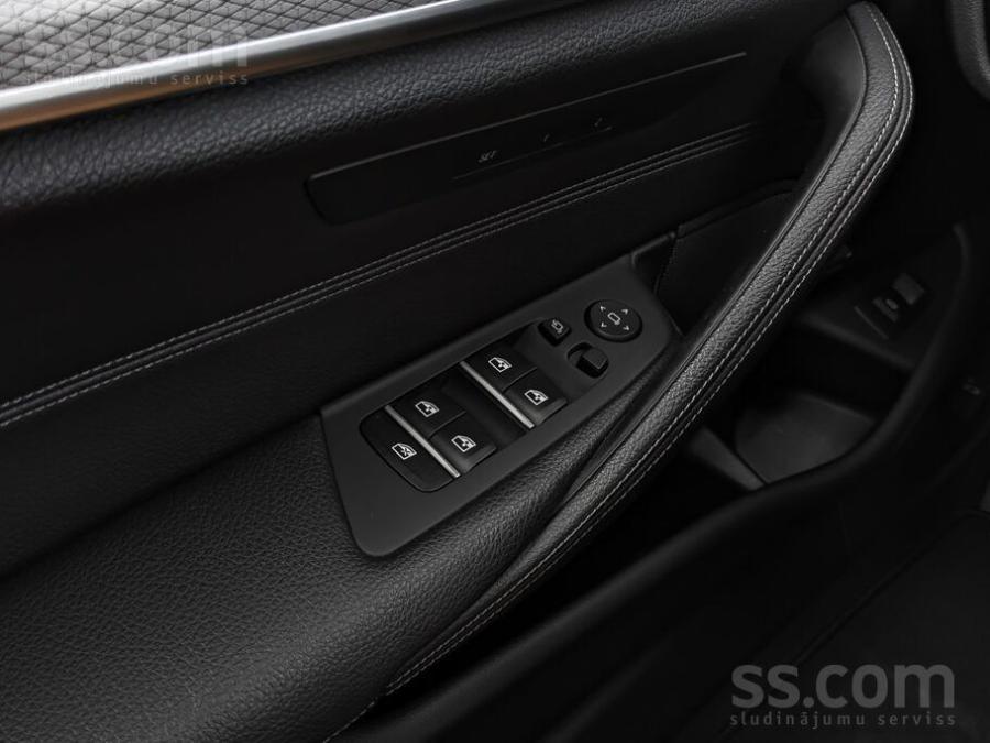 Black BMW 540 2018 in Tukums, with an engine capacity of 3.00 L and mileage of 209 thousand km for 25990 €, photo 24 on AUTOMOTO.COM.LV