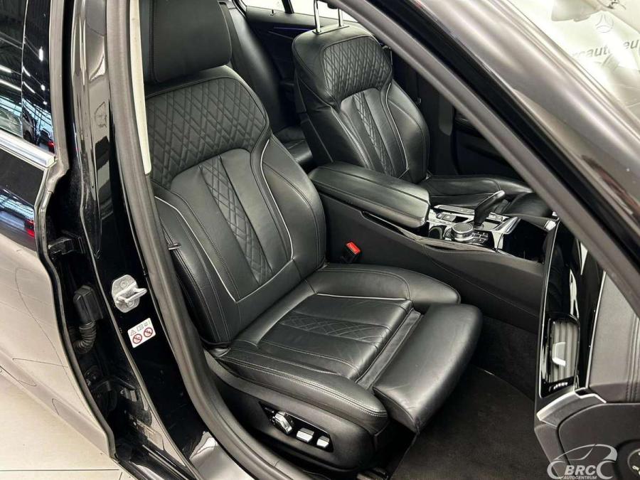 Black BMW 540 2018 in Vilnius, with an engine capacity of 3.00 L and mileage of 309 thousand km for 18500 €, photo 9 on AUTOMOTO.COM.LV