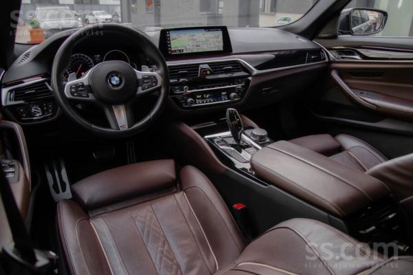 Black BMW 540 2019 in Riga, with an engine capacity of 3.00 L and mileage of 190 thousand km for 27000 €, photo 7 on AUTOMOTO.COM.LV
