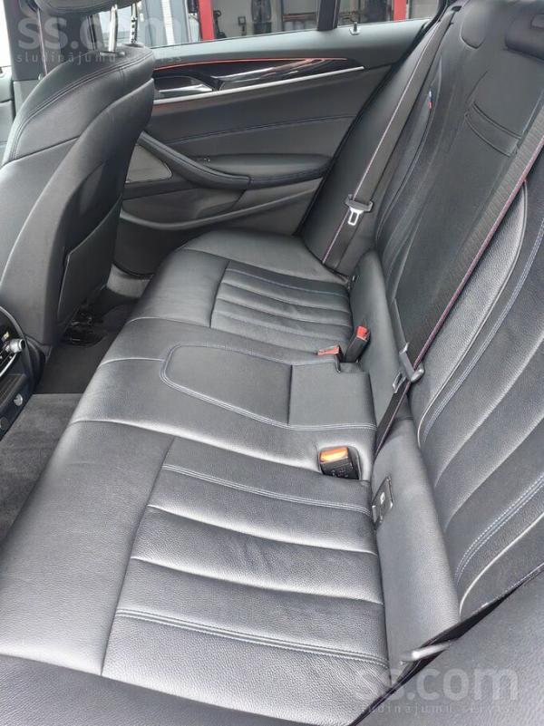 Black BMW 540 2019 in Riga, with an engine capacity of 3.00 L and mileage of 208 thousand km for 24000 €, photo 5 on AUTOMOTO.COM.LV