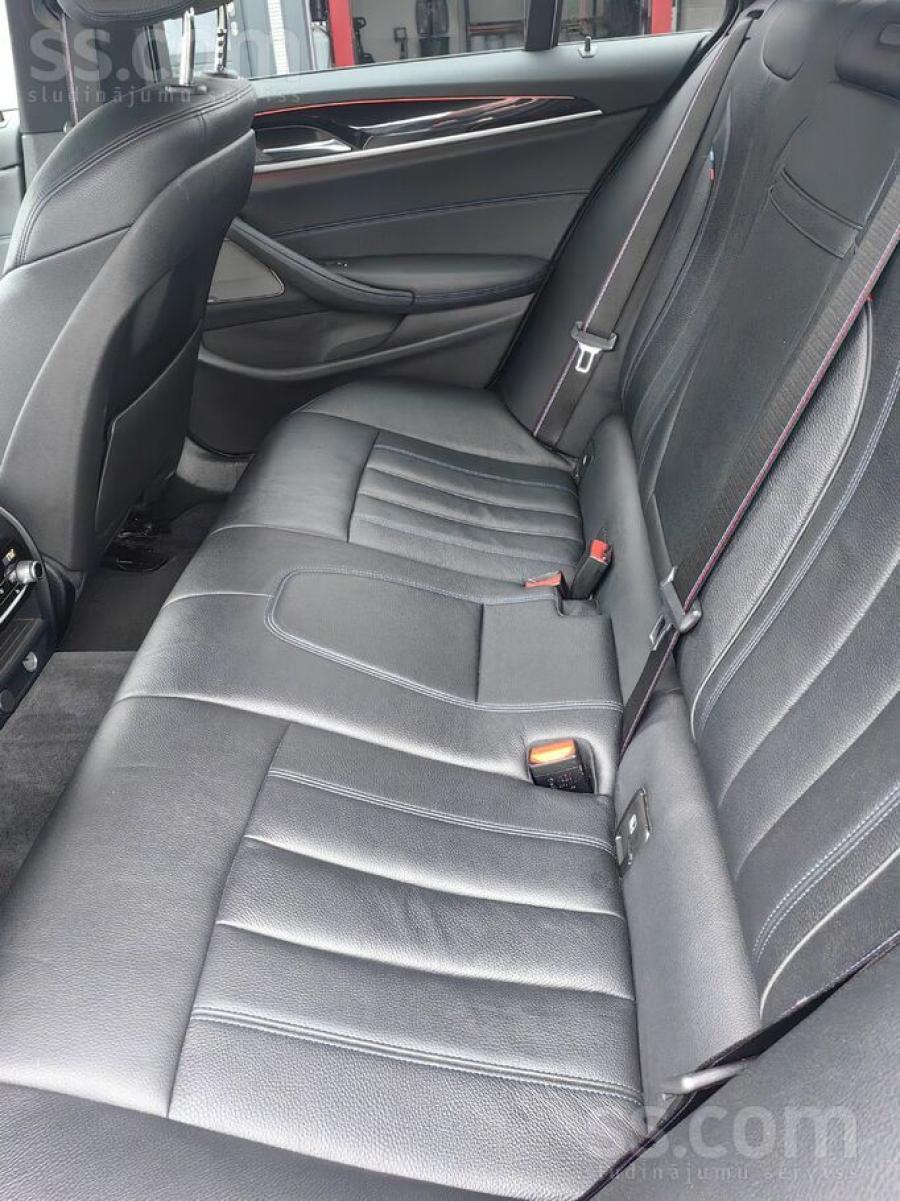 Black BMW 540 2019 in Riga, with an engine capacity of 3.00 L and mileage of 208 thousand km for 24000 €, photo 6 on AUTOMOTO.COM.LV