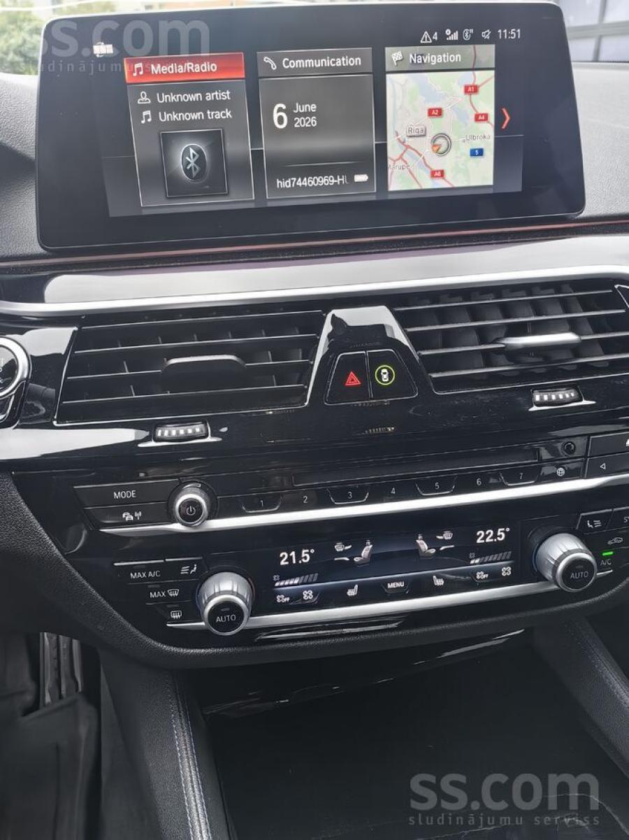 Black BMW 540 2019 in Riga, with an engine capacity of 3.00 L and mileage of 208 thousand km for 24000 €, photo 7 on AUTOMOTO.COM.LV