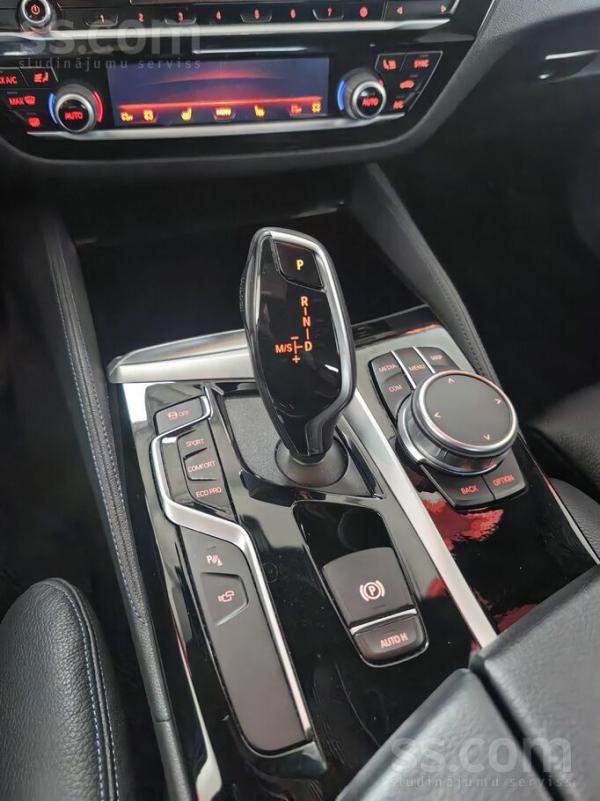 Black BMW 540 2019 in Riga, with an engine capacity of 3.00 L and mileage of 208 thousand km for 24000 €, photo 8 on AUTOMOTO.COM.LV