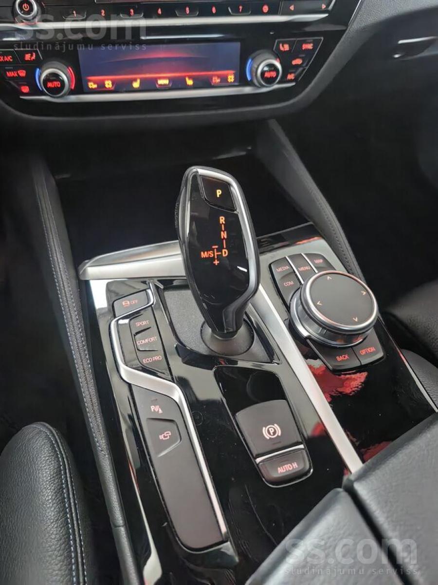 Black BMW 540 2019 in Riga, with an engine capacity of 3.00 L and mileage of 208 thousand km for 24000 €, photo 9 on AUTOMOTO.COM.LV