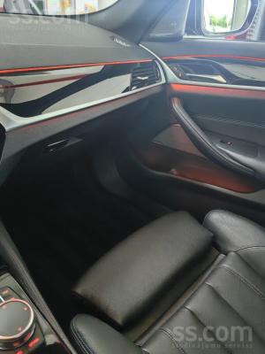 Black BMW 540 2019 in Riga, with an engine capacity of 3.00 L and mileage of 208 thousand km for 24000 €, photo 10 on AUTOMOTO.COM.LV