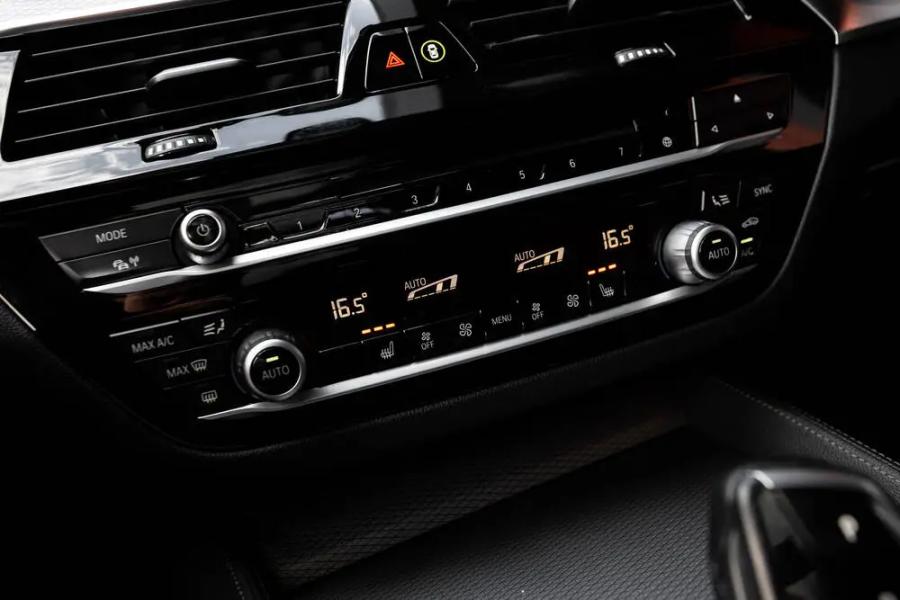 Черный БМВ 540 2019 в Елгава, объемом двигателя 3.00 л и пробегом 311 тыс. км за 18700 €, фото 26 на AUTOMOTO.COM.LV