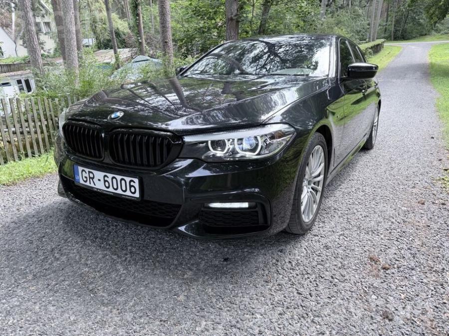 Black BMW 540 2019 in Riga, with an engine capacity of 3.00 L and mileage of 239 thousand km for 22500 €, photo 4 on AUTOMOTO.COM.LV