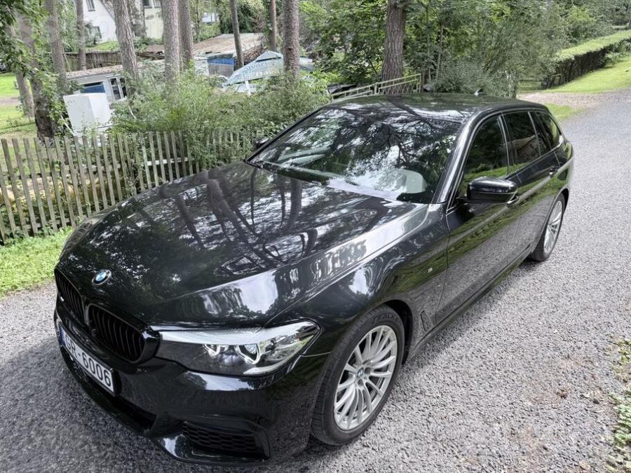 Black BMW 540 2019 in Riga, with an engine capacity of 3.00 L and mileage of 239 thousand km for 22500 €, photo 6 on AUTOMOTO.COM.LV