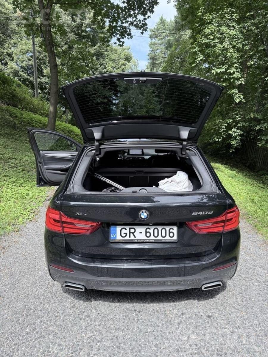 Black BMW 540 2019 in Riga, with an engine capacity of 3.00 L and mileage of 239 thousand km for 22500 €, photo 10 on AUTOMOTO.COM.LV