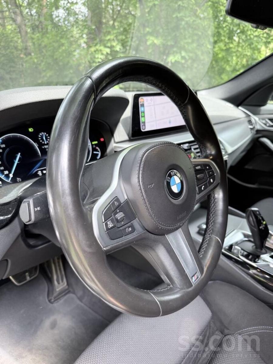 Black BMW 540 2019 in Riga, with an engine capacity of 3.00 L and mileage of 239 thousand km for 22500 €, photo 11 on AUTOMOTO.COM.LV