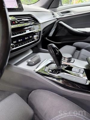Black BMW 540 2019 in Riga, with an engine capacity of 3.00 L and mileage of 239 thousand km for 22500 €, photo 12 on AUTOMOTO.COM.LV