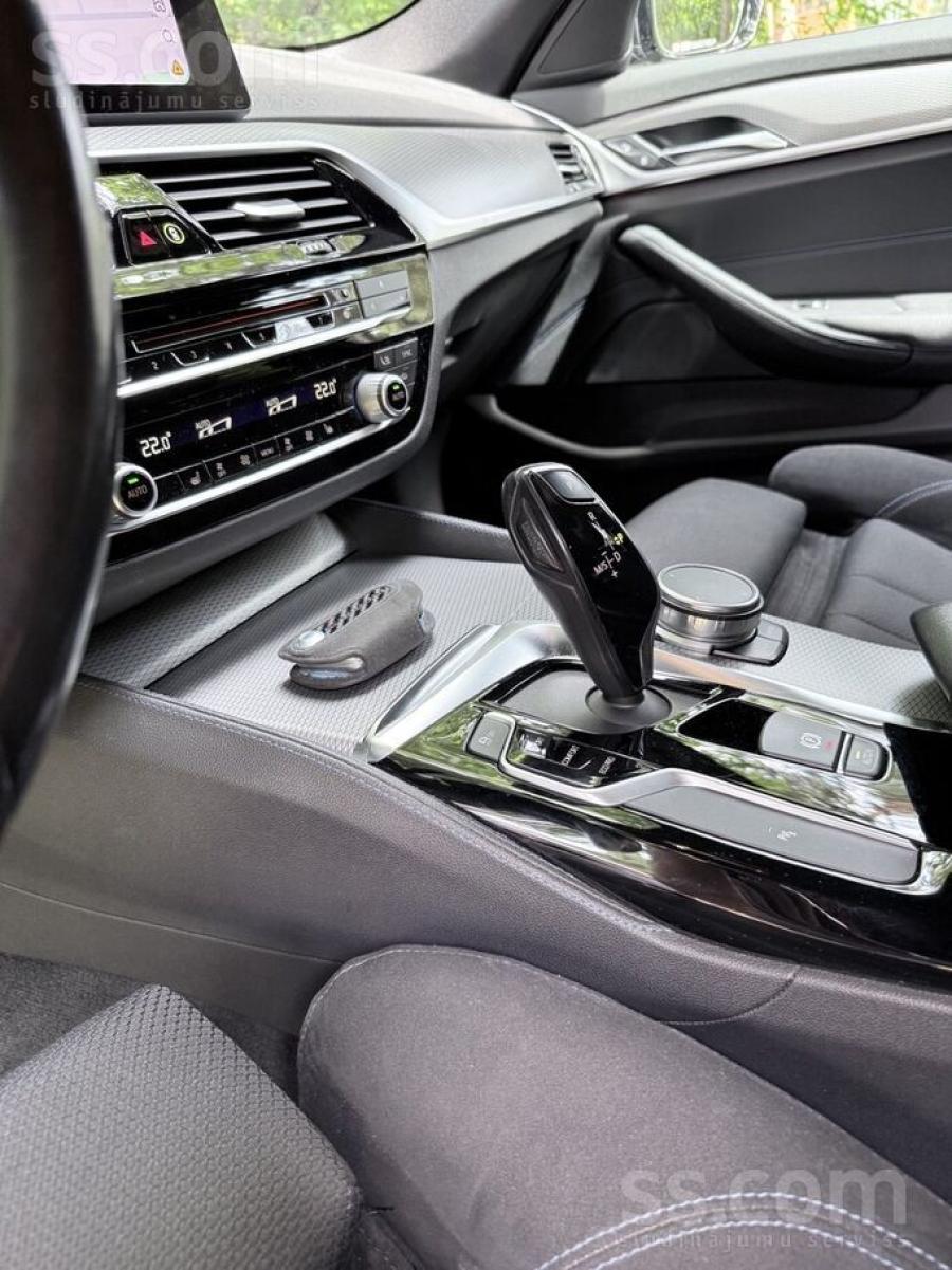 Black BMW 540 2019 in Riga, with an engine capacity of 3.00 L and mileage of 239 thousand km for 22500 €, photo 12 on AUTOMOTO.COM.LV
