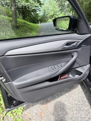 Black BMW 540 2019 in Riga, with an engine capacity of 3.00 L and mileage of 239 thousand km for 22500 €, photo 13 on AUTOMOTO.COM.LV