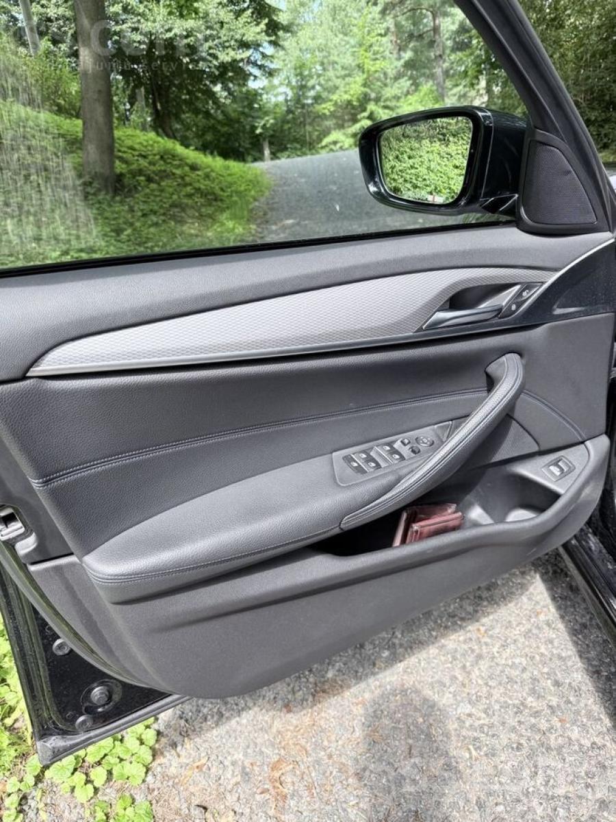 Black BMW 540 2019 in Riga, with an engine capacity of 3.00 L and mileage of 239 thousand km for 22500 €, photo 13 on AUTOMOTO.COM.LV