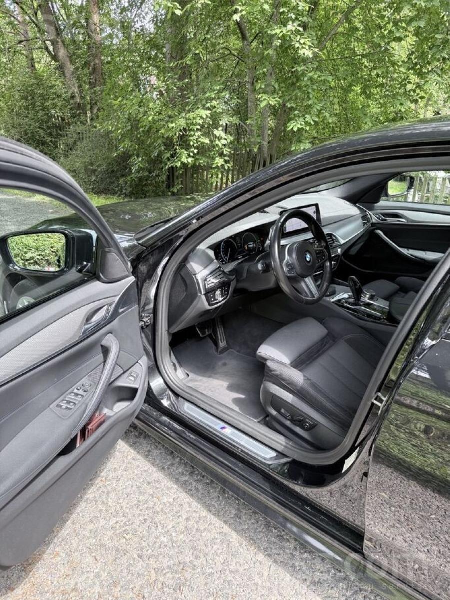 Black BMW 540 2019 in Riga, with an engine capacity of 3.00 L and mileage of 239 thousand km for 22500 €, photo 14 on AUTOMOTO.COM.LV