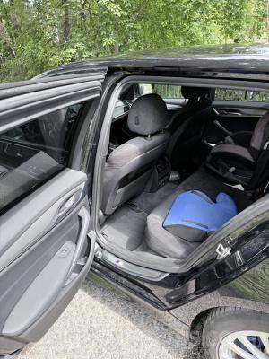Black BMW 540 2019 in Riga, with an engine capacity of 3.00 L and mileage of 239 thousand km for 22500 €, photo 16 on AUTOMOTO.COM.LV