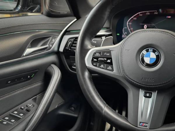 Black BMW 540 2023 in Riga, with an engine capacity of 3.00 L and mileage of 169 thousand km for 31000 €, photo 10 on AUTOMOTO.COM.LV