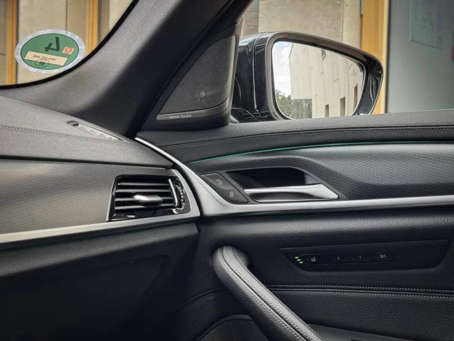 Melns BMW 540 2023 Rīga, ar dzinēja tilpumu 3.00 L un nobraukumu 169 tūkst. km par 31000 €, foto 26 vietnē AUTOMOTO.COM.LV