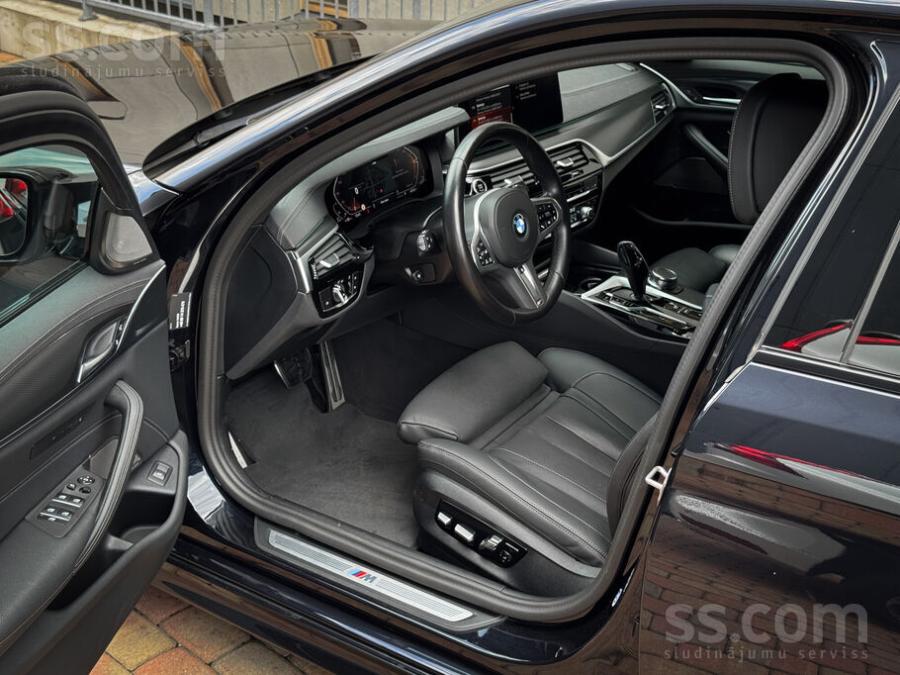 Black BMW 540 2023 in Riga, with an engine capacity of 3.00 L and mileage of 169 thousand km for 31000 €, photo 7 on AUTOMOTO.COM.LV