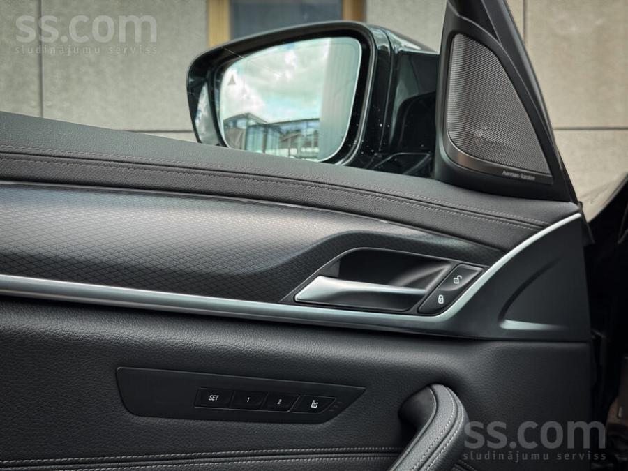 Black BMW 540 2023 in Riga, with an engine capacity of 3.00 L and mileage of 169 thousand km for 31000 €, photo 10 on AUTOMOTO.COM.LV