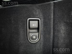 Black BMW 540 2023 in Riga, with an engine capacity of 3.00 L and mileage of 169 thousand km for 31000 €, photo 22 on AUTOMOTO.COM.LV