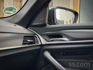 Black BMW 540 2023 in Riga, with an engine capacity of 3.00 L and mileage of 169 thousand km for 31000 €, photo 26 on AUTOMOTO.COM.LV
