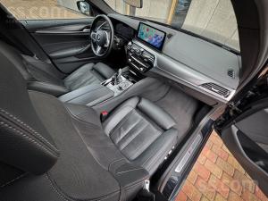 Black BMW 540 2023 in Riga, with an engine capacity of 3.00 L and mileage of 169 thousand km for 31000 €, photo 31 on AUTOMOTO.COM.LV