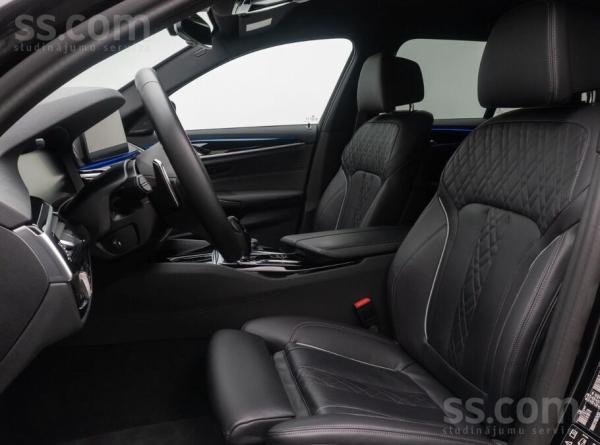 Black BMW 540 2023 in Tukums, with an engine capacity of 3.00 L and mileage of 166 thousand km for 33777 €, photo 4 on AUTOMOTO.COM.LV