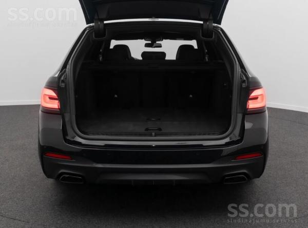 Black BMW 540 2023 in Tukums, with an engine capacity of 3.00 L and mileage of 166 thousand km for 33777 €, photo 8 on AUTOMOTO.COM.LV