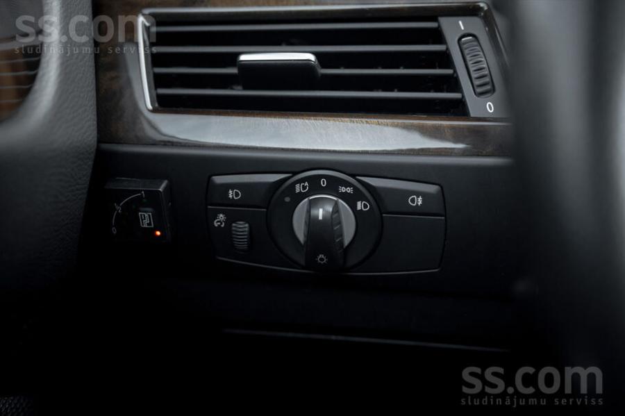 Blue BMW 540 2009 in Talsi, with an engine capacity of 4.00 L and mileage of 271 thousand km for 7950 €, photo 15 on AUTOMOTO.COM.LV