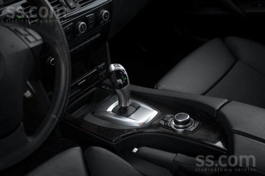 Blue BMW 540 2009 in Talsi, with an engine capacity of 4.00 L and mileage of 271 thousand km for 7950 €, photo 28 on AUTOMOTO.COM.LV