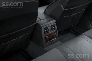Blue BMW 540 2009 in Talsi, with an engine capacity of 4.00 L and mileage of 271 thousand km for 7950 €, photo 29 on AUTOMOTO.COM.LV
