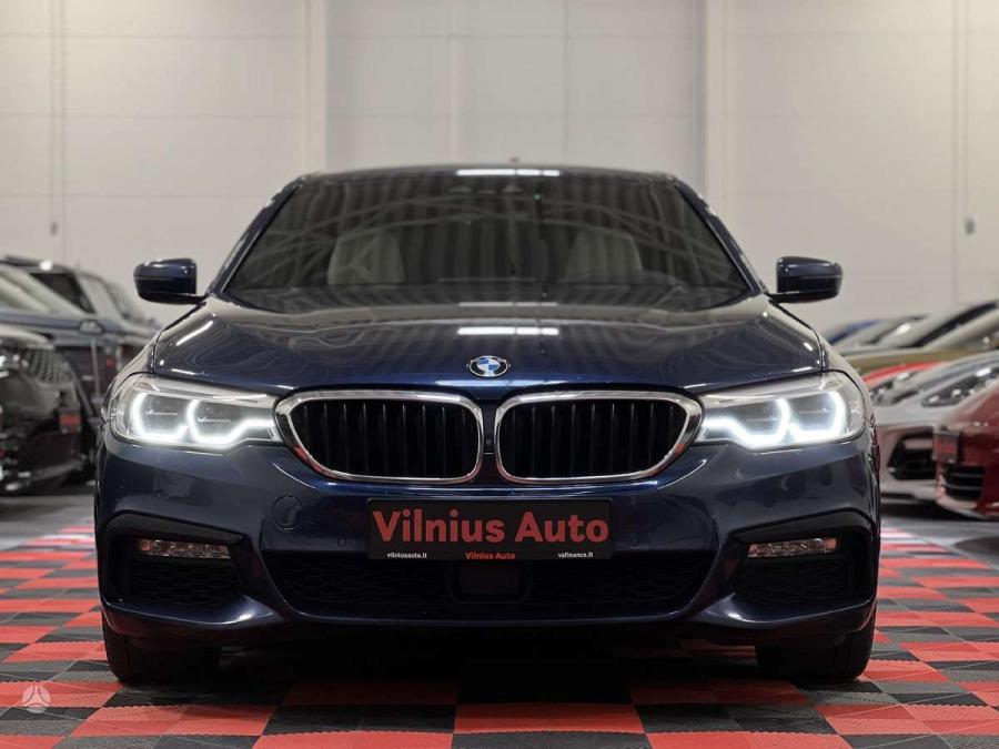 Blue BMW 540 2018 in Vilnius, with an engine capacity of 3.00 L and mileage of 122 thousand km for 29900 €, photo 2 on AUTOMOTO.COM.LV