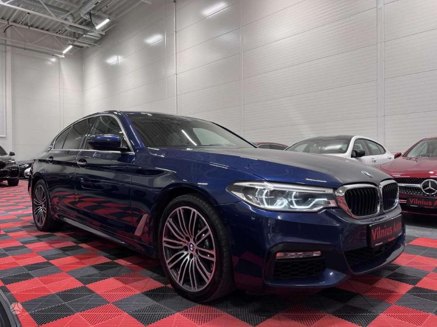 Blue BMW 540 2018 in Vilnius, with an engine capacity of 3.00 L and mileage of 122 thousand km for 29900 €, photo 3 on AUTOMOTO.COM.LV
