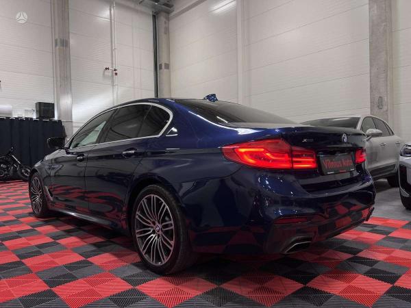 Blue BMW 540 2018 in Vilnius, with an engine capacity of 3.00 L and mileage of 122 thousand km for 29900 €, photo 6 on AUTOMOTO.COM.LV