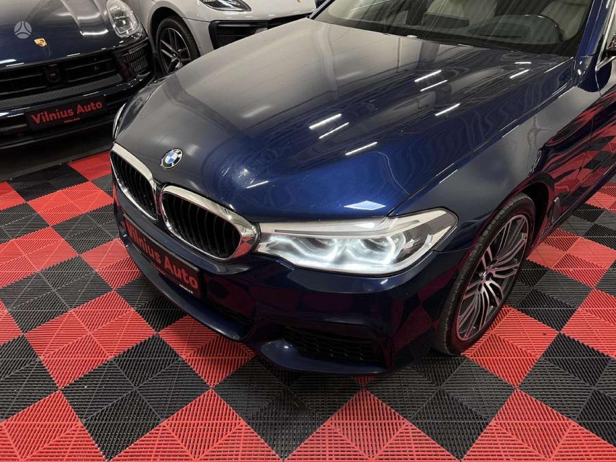 Blue BMW 540 2018 in Vilnius, with an engine capacity of 3.00 L and mileage of 122 thousand km for 29900 €, photo 7 on AUTOMOTO.COM.LV
