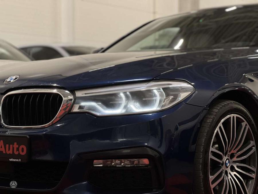 Blue BMW 540 2018 in Vilnius, with an engine capacity of 3.00 L and mileage of 122 thousand km for 29900 €, photo 8 on AUTOMOTO.COM.LV
