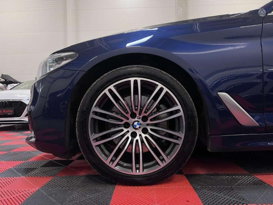 Blue BMW 540 2018 in Vilnius, with an engine capacity of 3.00 L and mileage of 122 thousand km for 29900 €, photo 11 on AUTOMOTO.COM.LV
