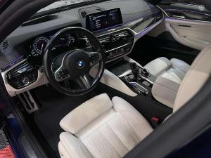 Blue BMW 540 2018 in Vilnius, with an engine capacity of 3.00 L and mileage of 122 thousand km for 29900 €, photo 13 on AUTOMOTO.COM.LV