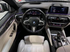 Blue BMW 540 2018 in Vilnius, with an engine capacity of 3.00 L and mileage of 122 thousand km for 29900 €, photo 21 on AUTOMOTO.COM.LV