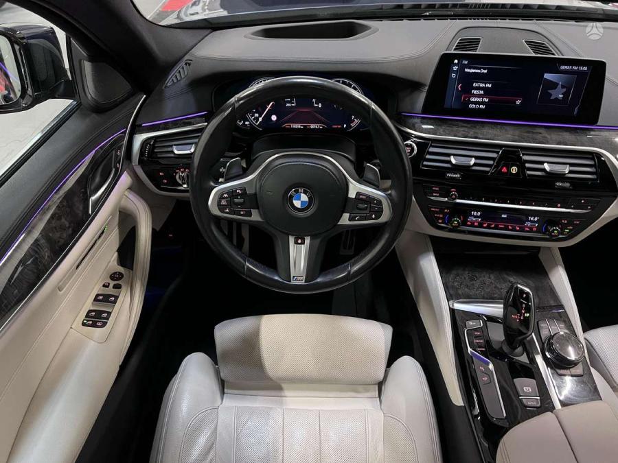 Blue BMW 540 2018 in Vilnius, with an engine capacity of 3.00 L and mileage of 122 thousand km for 29900 €, photo 21 on AUTOMOTO.COM.LV
